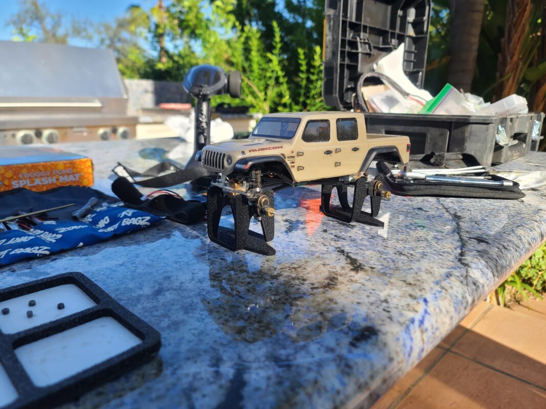 24th scale RC storage stands - Exit Ø Customs